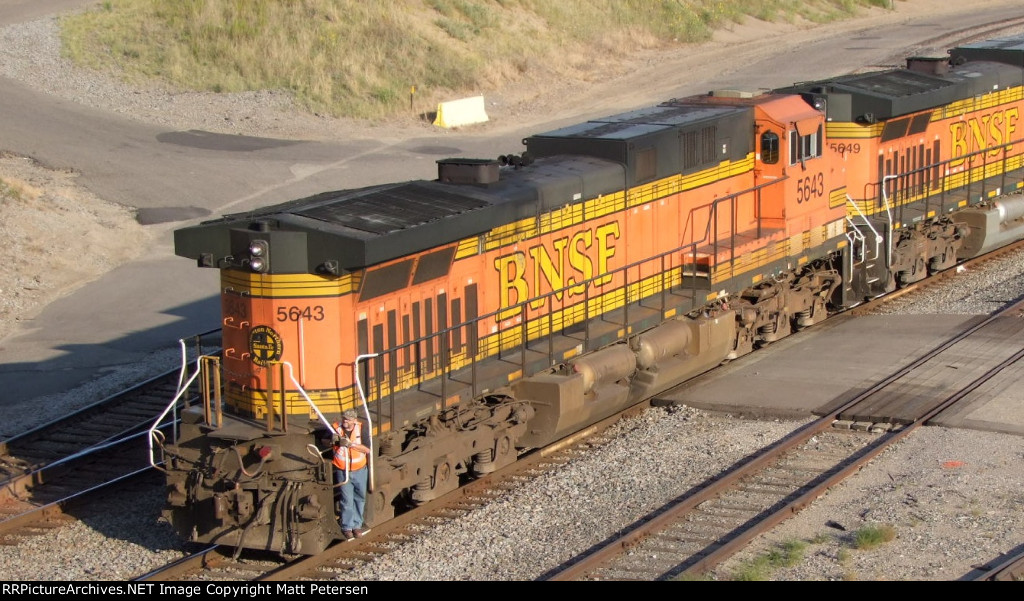 BNSF 5643